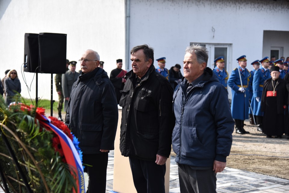 Otkriven spomenik u znak sećanja na 450 žrtava iz sela Cikote (foto ...