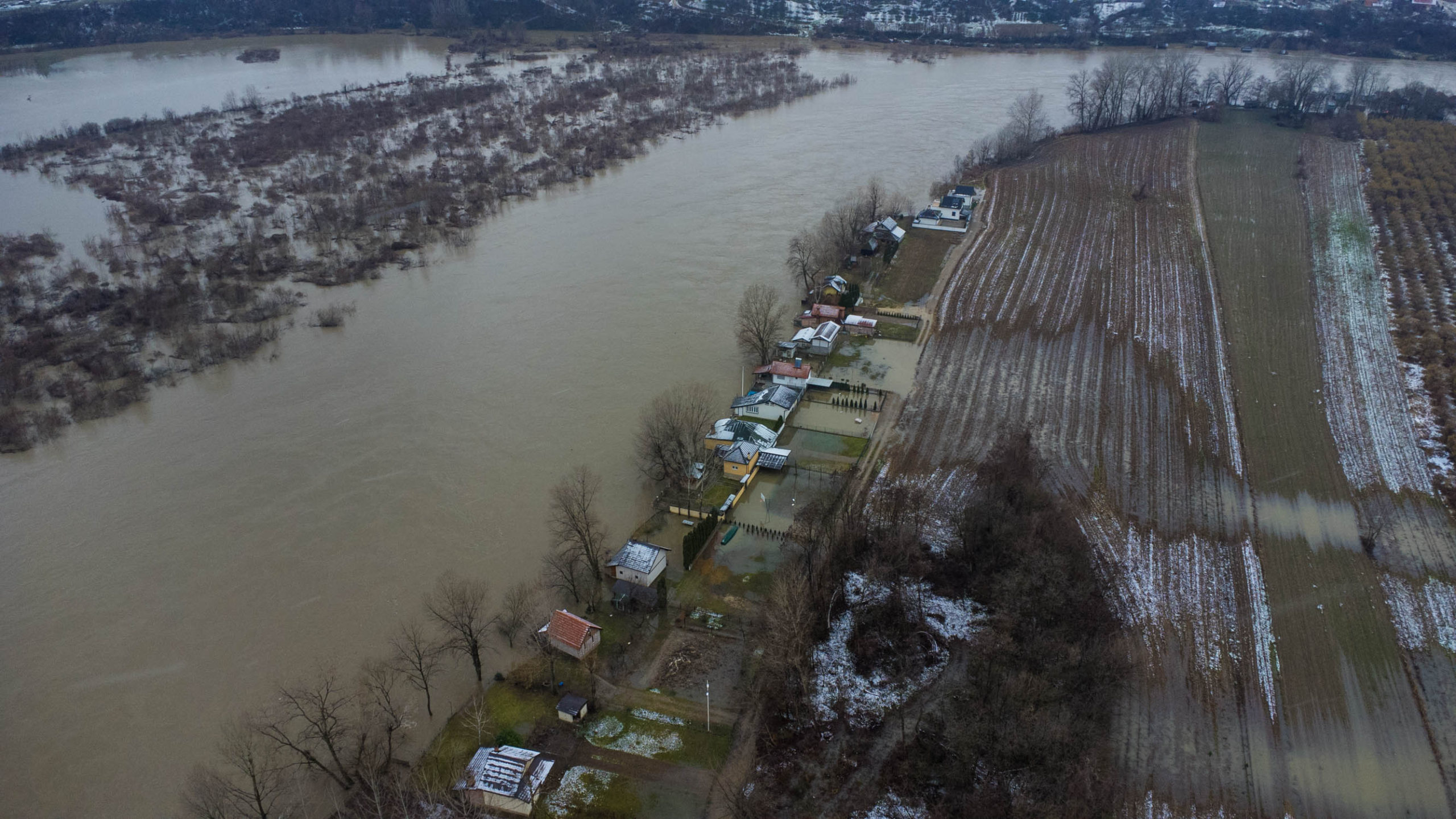 Drina poplavila Branjevo (video dron) - Loznica Info