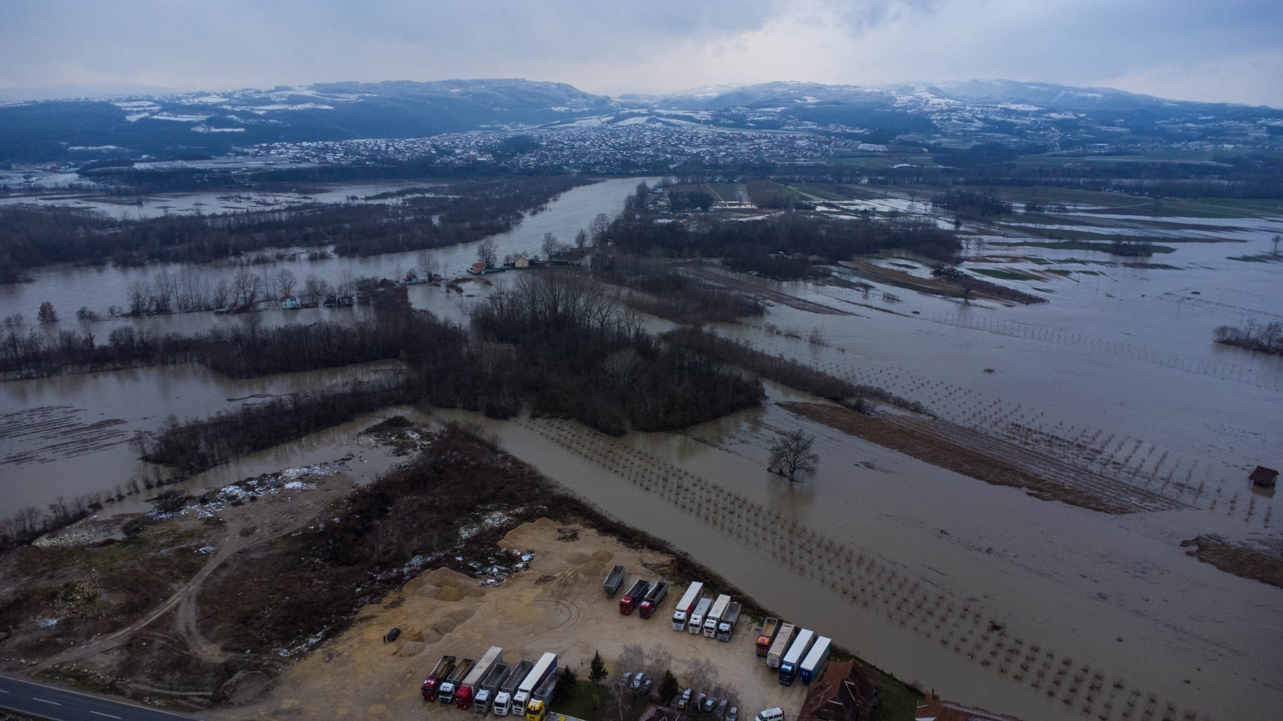 Drina poplavila Branjevo (video dron) - Loznica Info