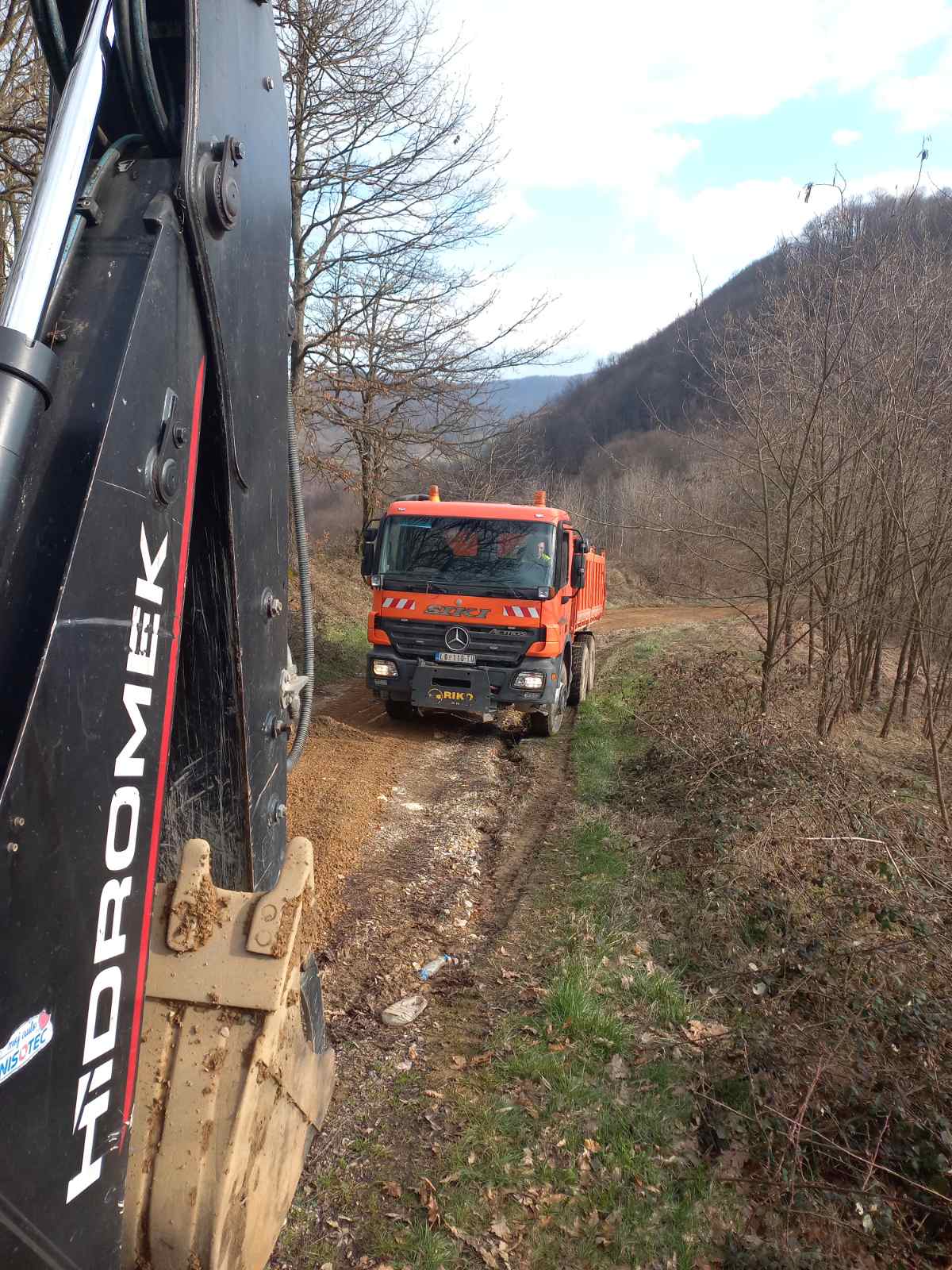 Radovima u Velikoj Reci nastavljeno uređenje mreže nekategorisanih ...